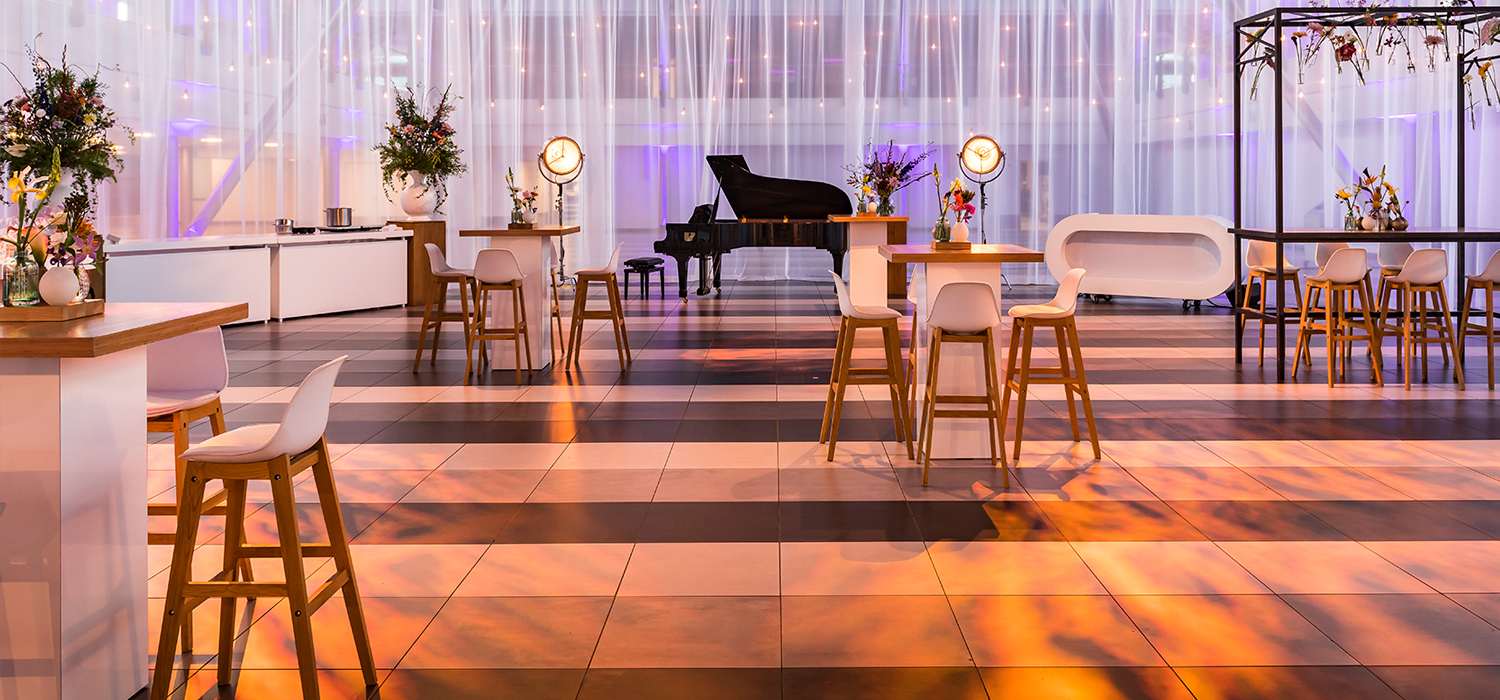 Vierkante statafels - Statafels - Tafels - Meubilair - Héman horecaverhuur